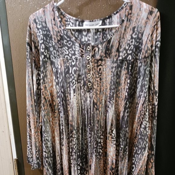 Southern Lady | Tops | Southern Lady Rust And Black Design Shirt | Poshmark